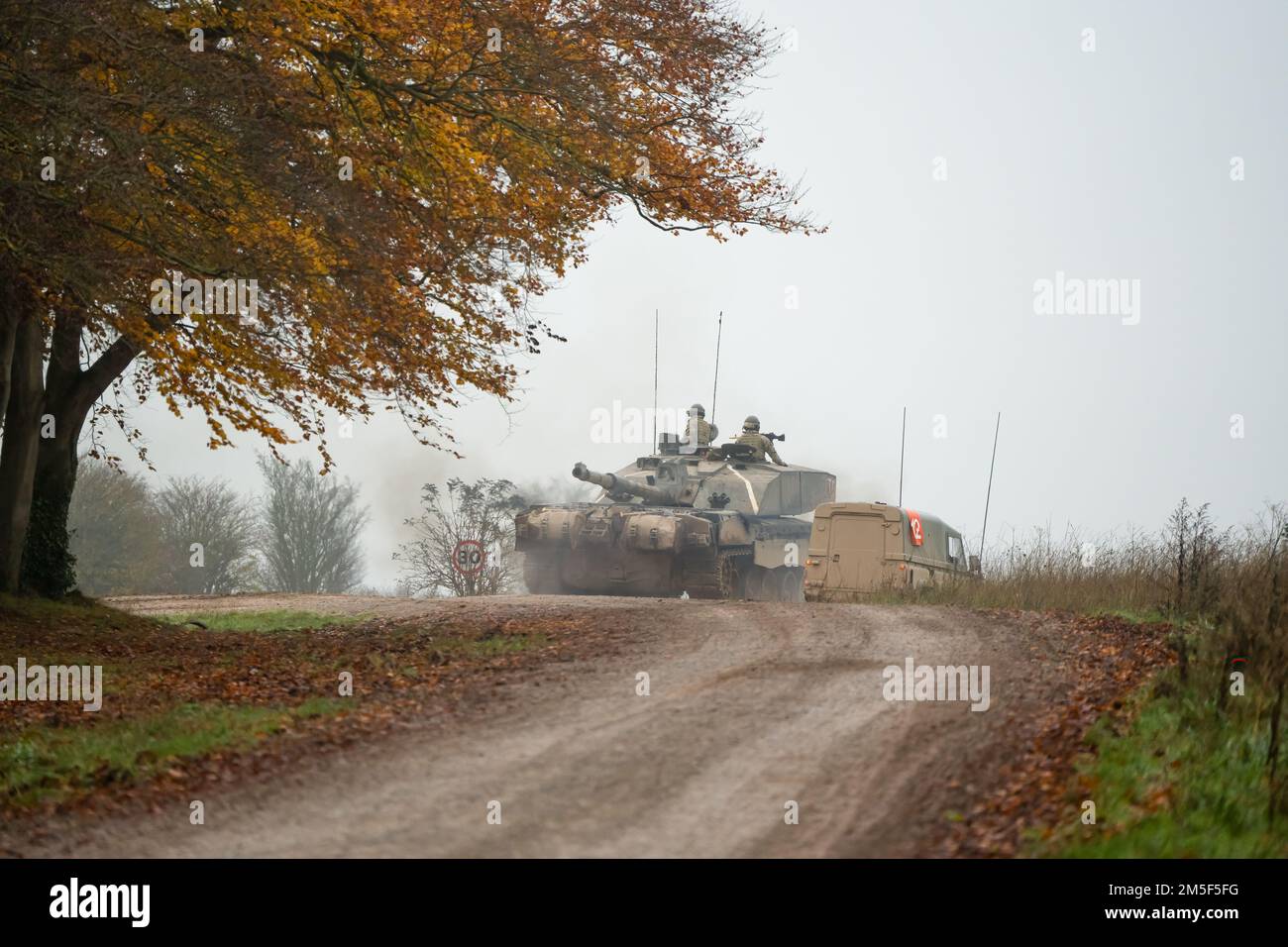 Tank machine guns hi-res stock photography and images - Alamy
