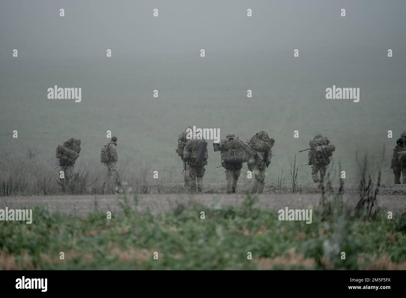 Soldiers on the grass hi-res stock photography and images - Alamy