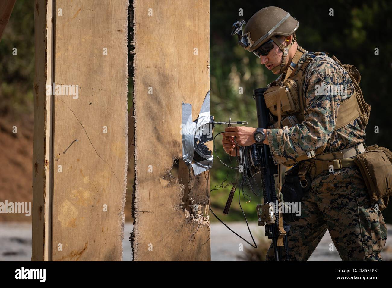 U.S. Marines with 1st Battalion, 3d Marines, 3d Marine Division conduct ...
