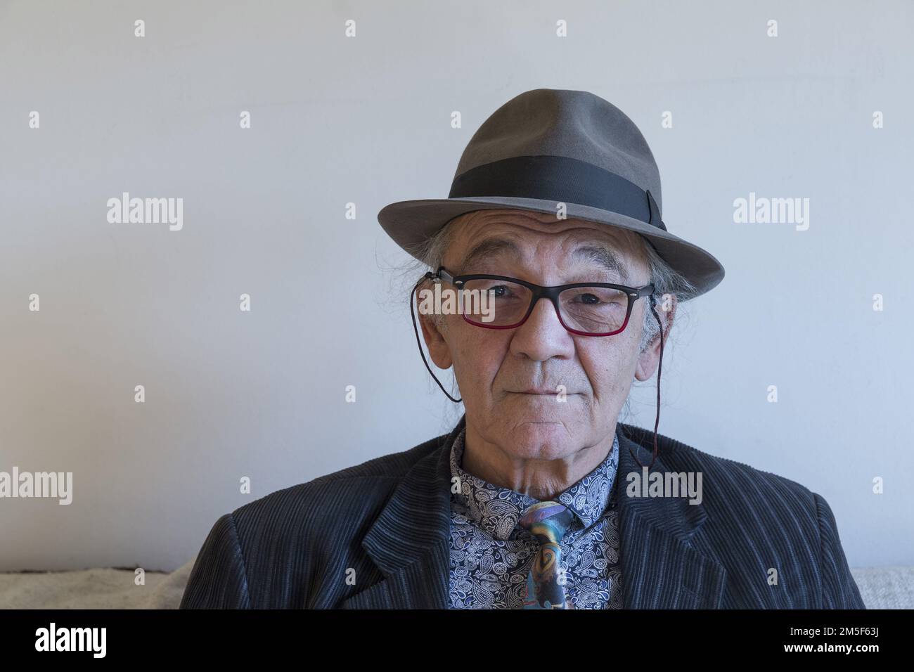 Artist with hat Stock Photo - Alamy