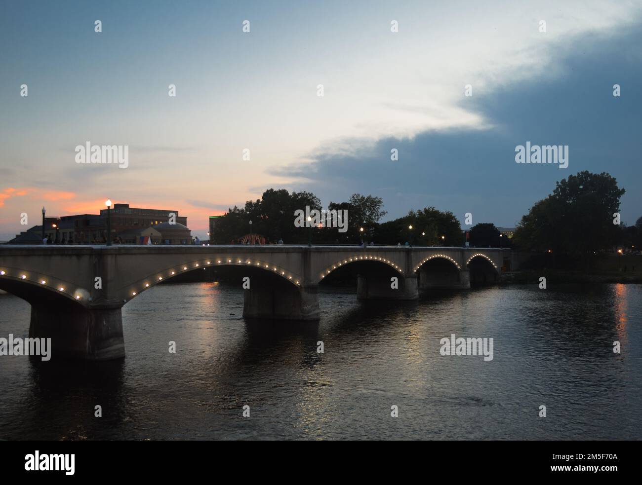 Bridge Street Bridge at dusk in Grand Rapids, Michigan Stock Photo - Alamy
