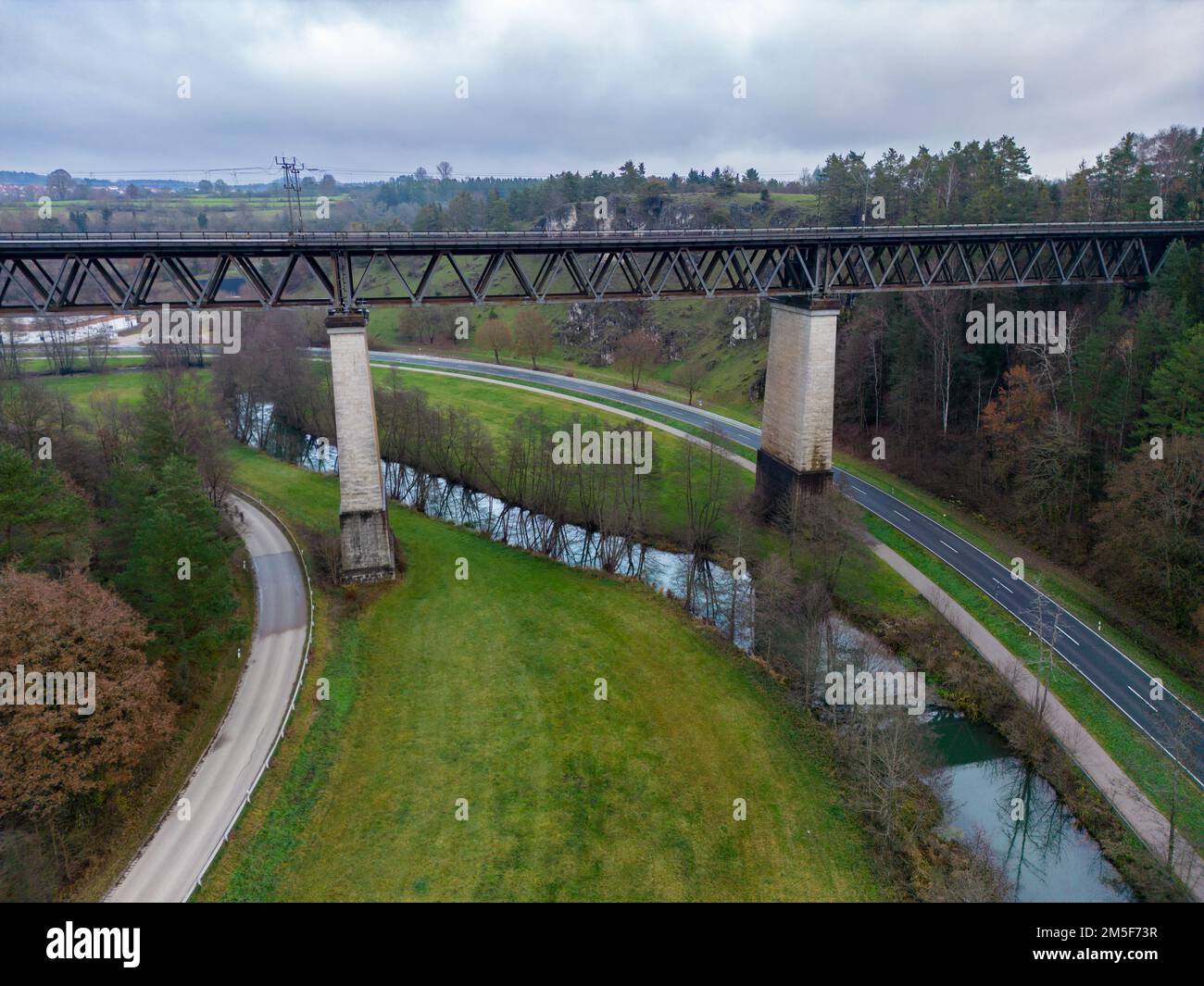 Railroad bridge over road hi-res stock photography and images - Alamy
