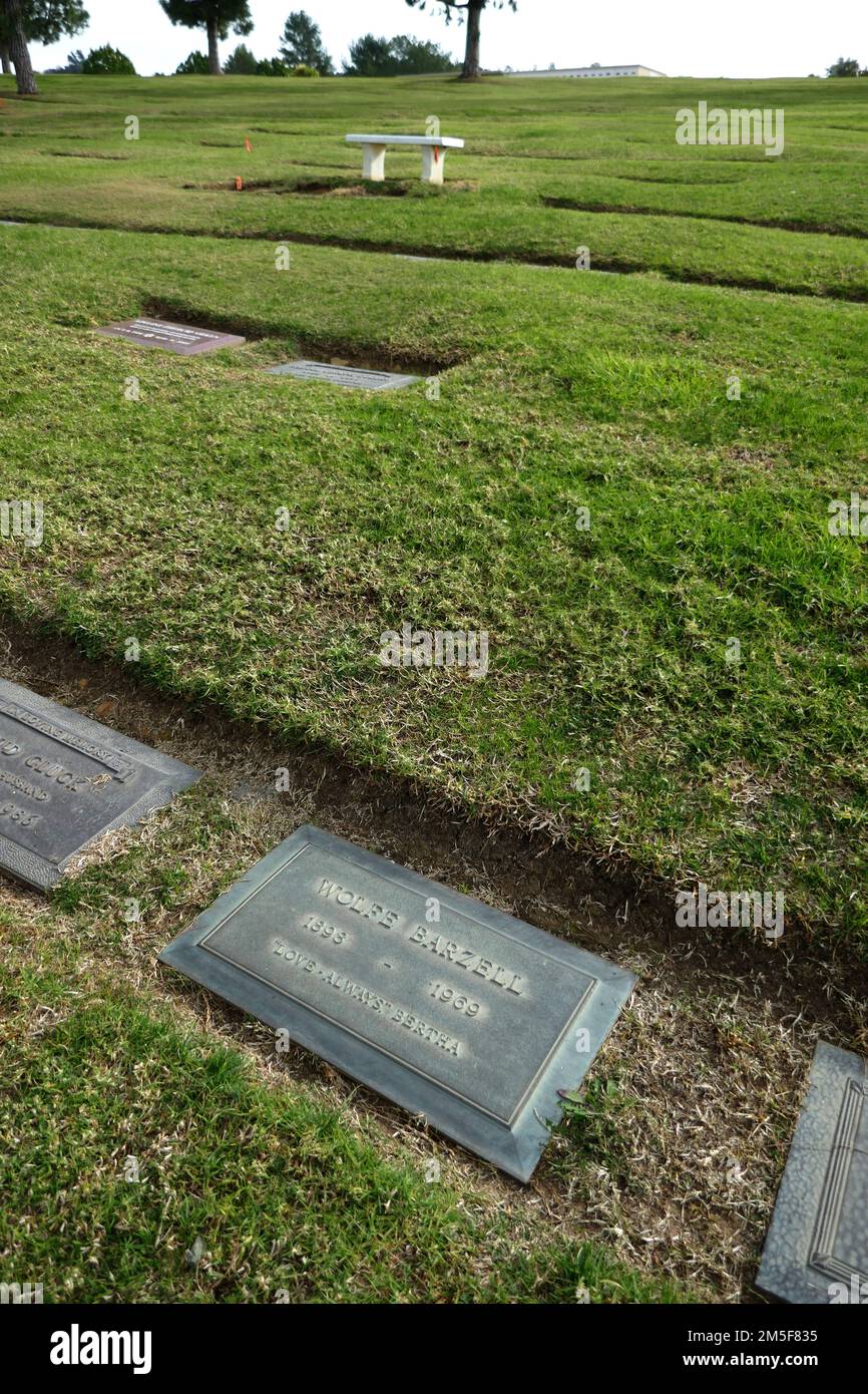 Los Angeles, California, USA 22nd December 2022 Actor Wolfe Barzell's Grave in Moses Section at ...