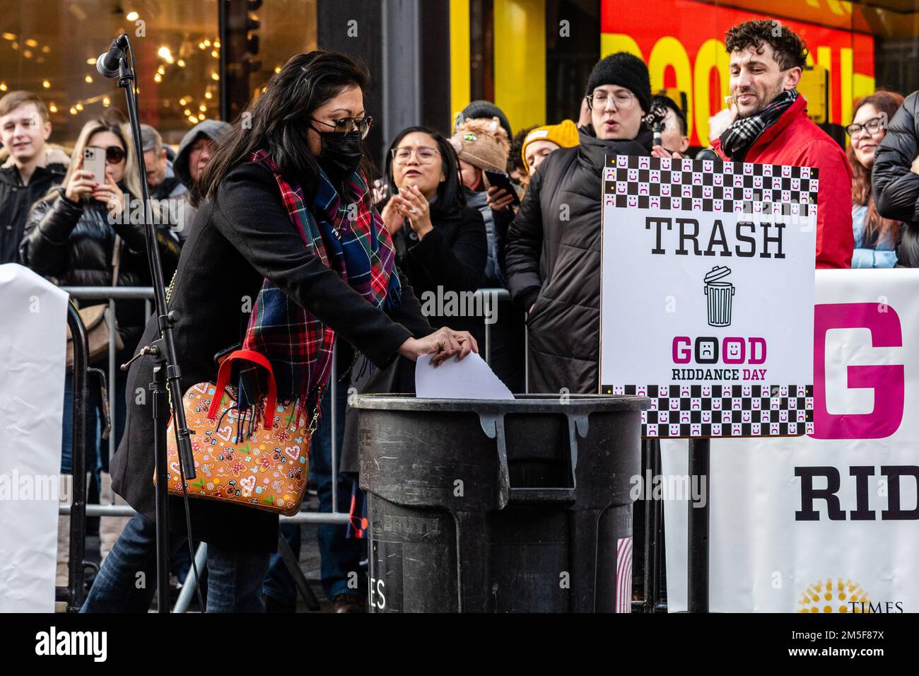 New Yorkers and visitors say good riddance to bad memories and ...