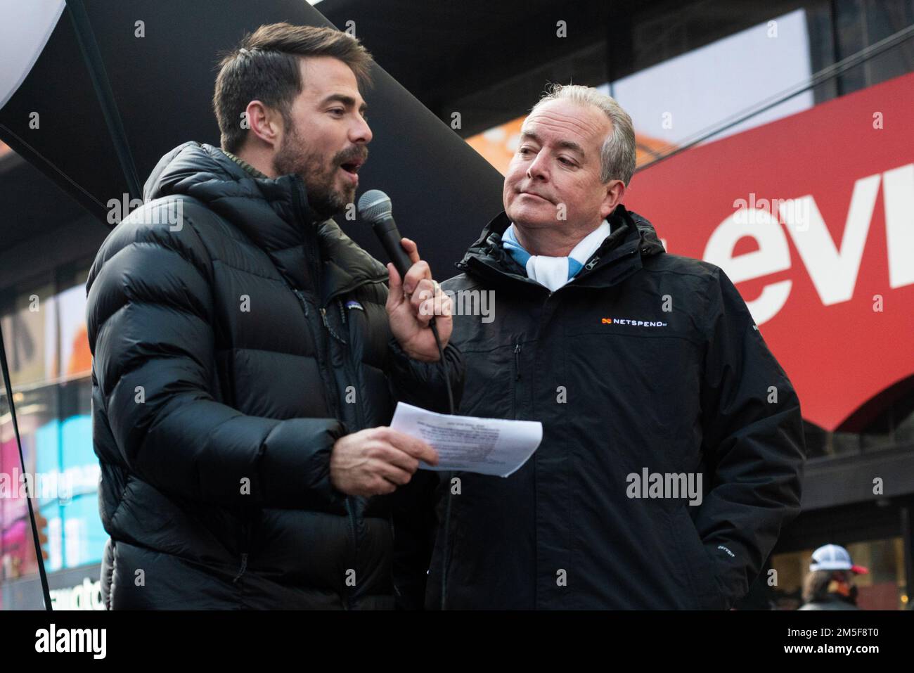 New York, USA. 28th Dec, 2022. Jonathan Bennett and Kelley Knutson, the ...