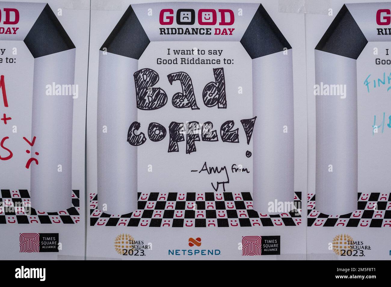 New York, USA. 28th Dec, 2022. New Yorkers and visitors say good ...