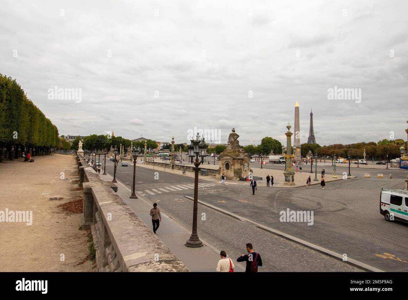 Spring in Paris, France, Europe. Street scenes from a sightseeing ...