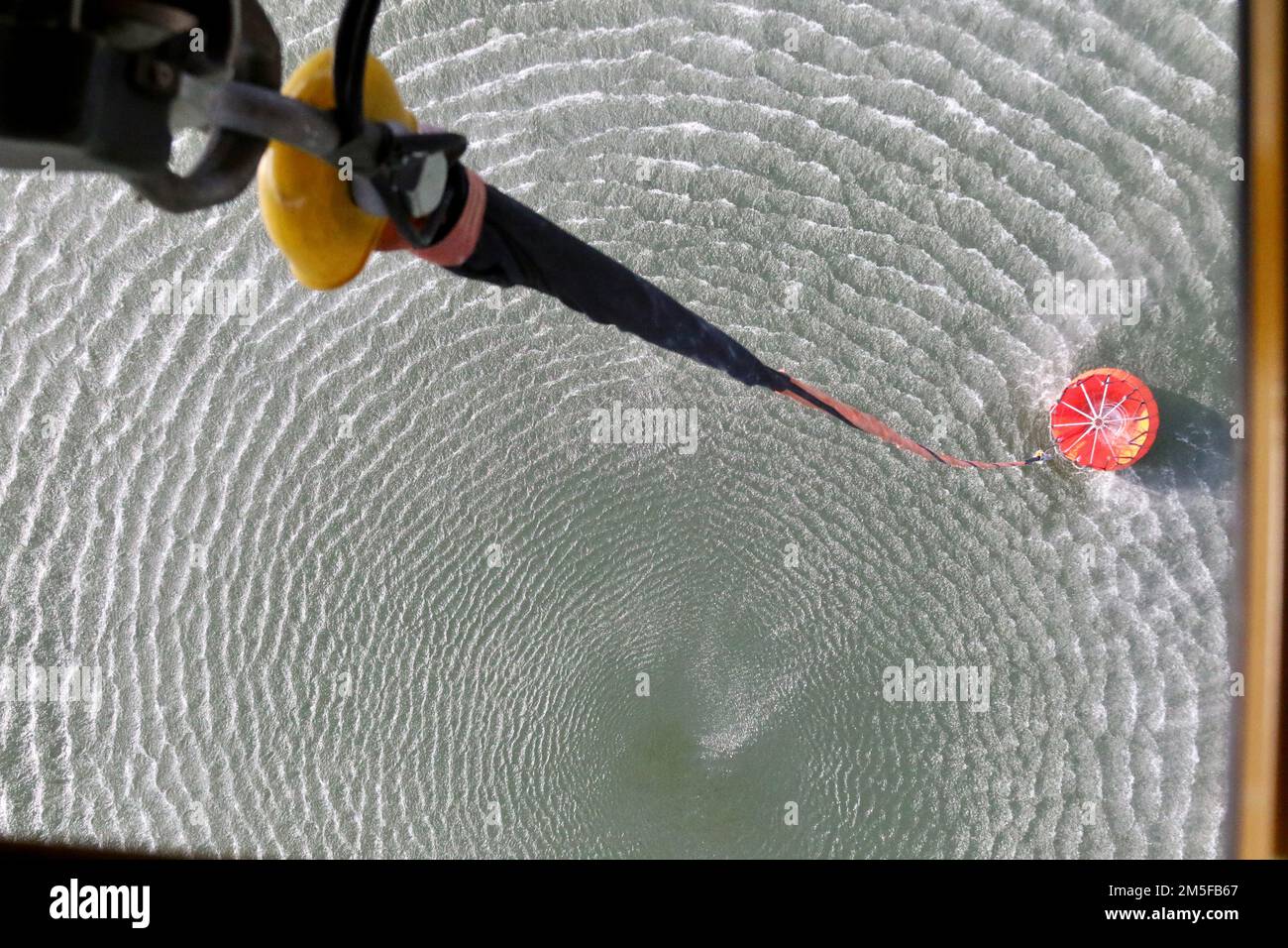 Water fills in a bambi bucket attached to a CH-47 Chinook helicopter in ...