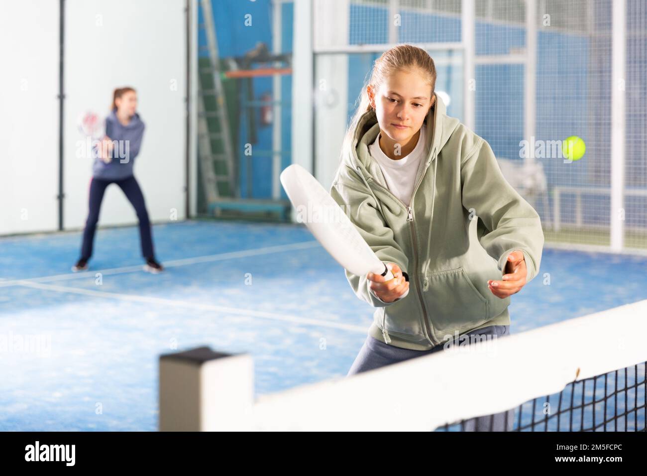 Children playing padel tennis hi-res stock photography and images - Alamy