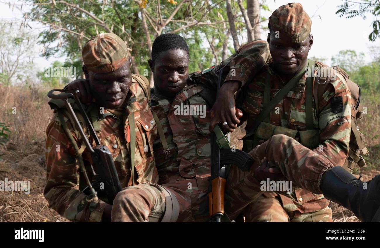 Soldiers from the Benin 1st Commando Parachute Battalion carry an ...