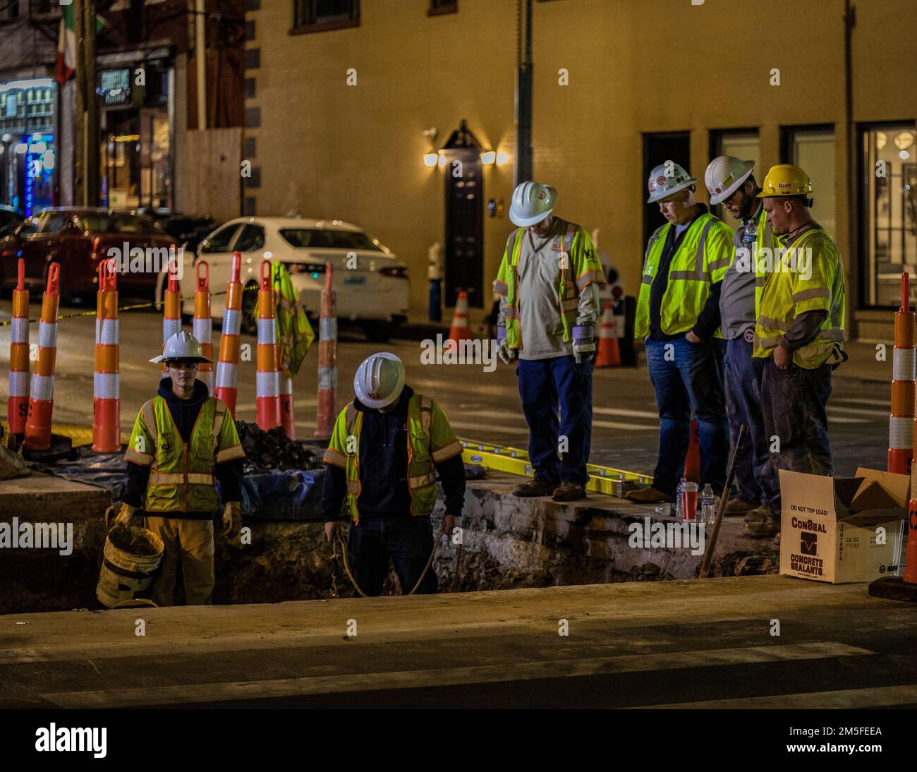 Working in manhole hi-res stock photography and images - Alamy