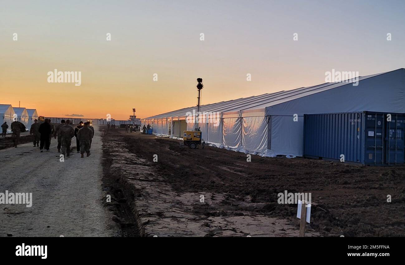 Soldiers return to their sleeping area after eating dinner at a dining ...