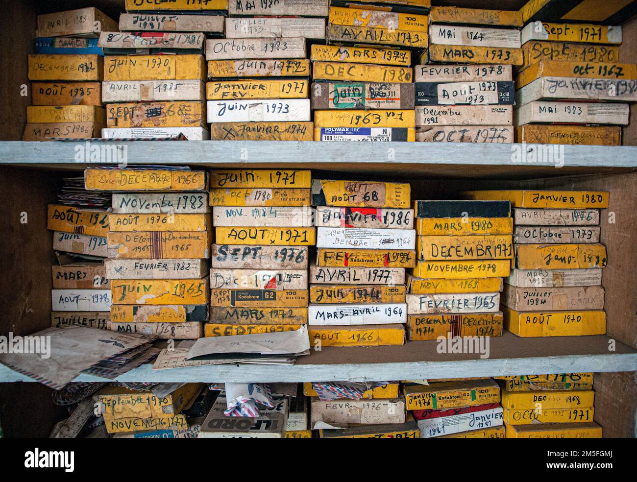 Famos photographer Malick Sidibé boxes full of negatives in Bamako ...