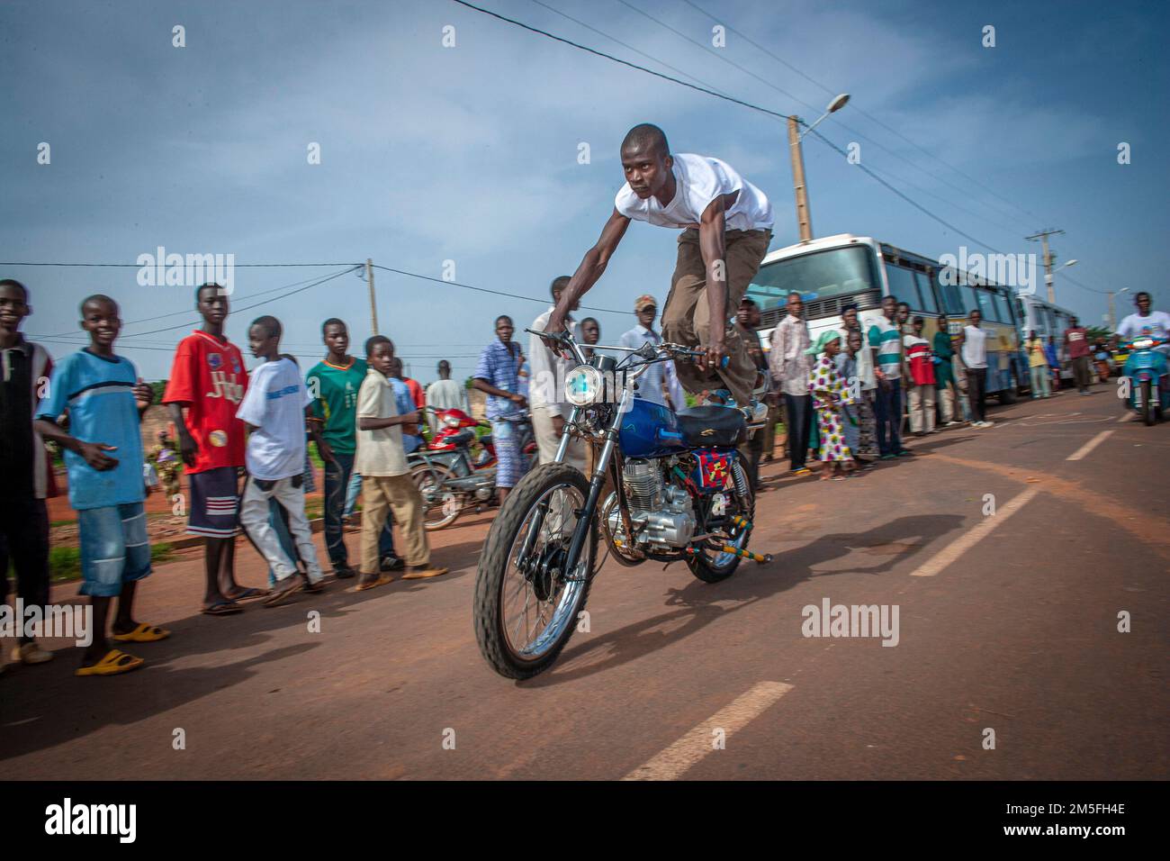 Motorcycle stunt hi-res stock photography and images - Alamy