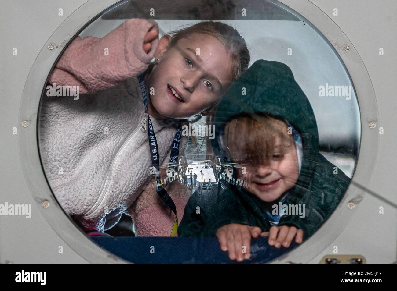 Annabel and Ronan, children of U.S. Air Force Staff Sgt. Devin Boyer ...