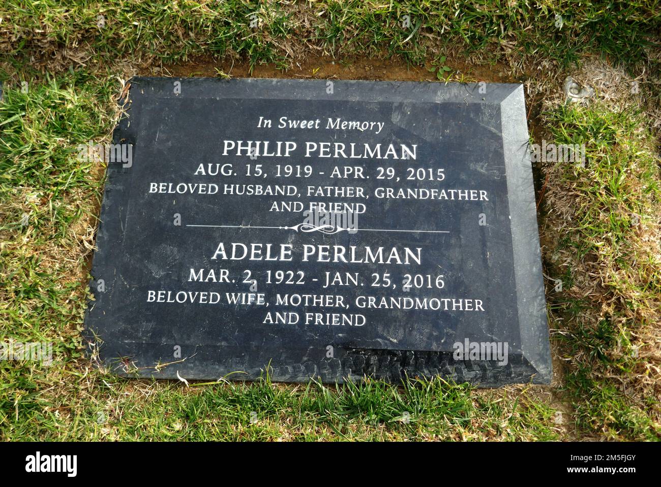 Los Angeles, California, USA 22nd December 2022 Actor Philip Perlman's Grave in Gardens of ...