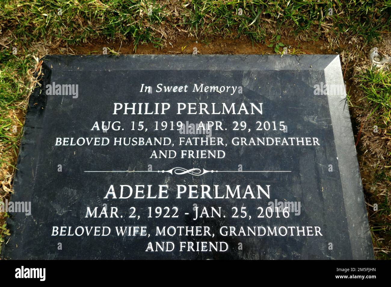 Los Angeles, California, USA 22nd December 2022 Actor Philip Perlman's Grave in Gardens of ...