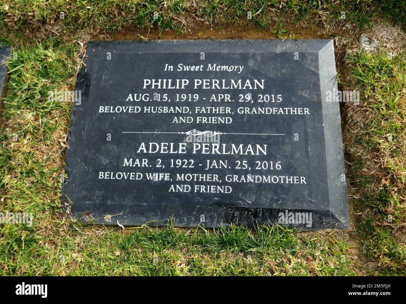 Los Angeles, California, USA 22nd December 2022 Actor Philip Perlman's Grave in Gardens of ...