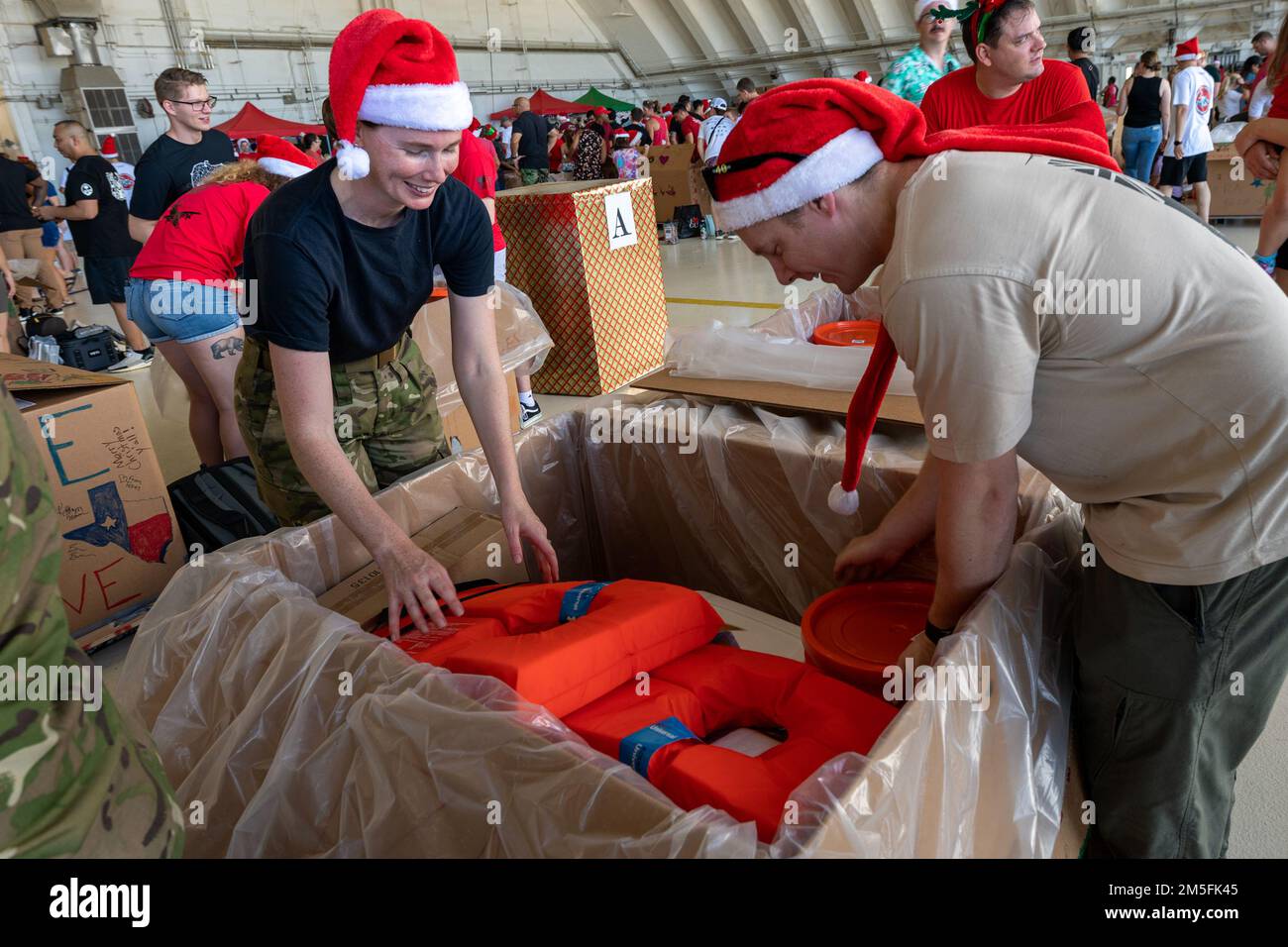 Royal New Zealand Air Force SGT Julia McLaughlin and SGT Andy ...