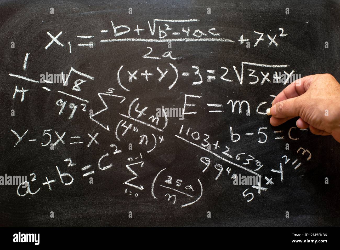 Pizarra Con Ecuaciones