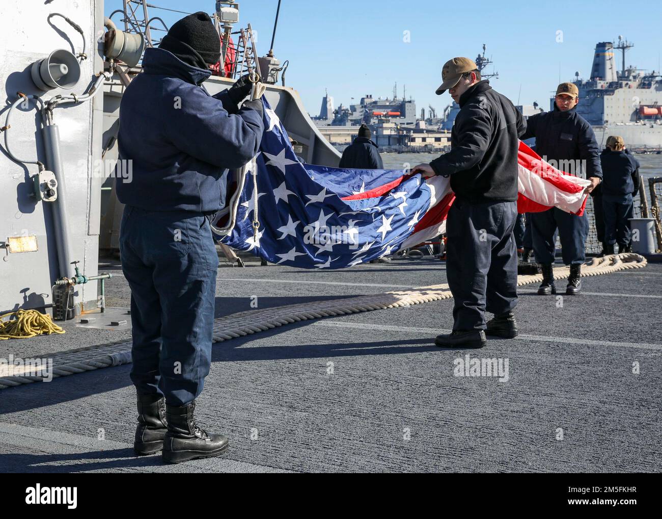Uss porter arleigh burke hi-res stock photography and images - Alamy