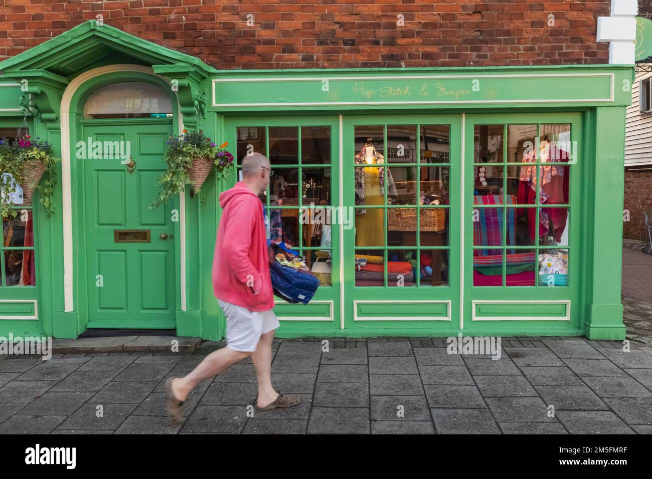 High street shop fronts hi-res stock photography and images - Alamy