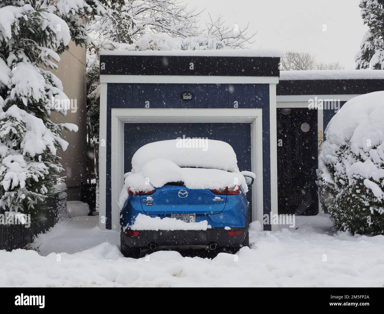 Heavy snowfall in Canada's capital turn the city into a winter ...