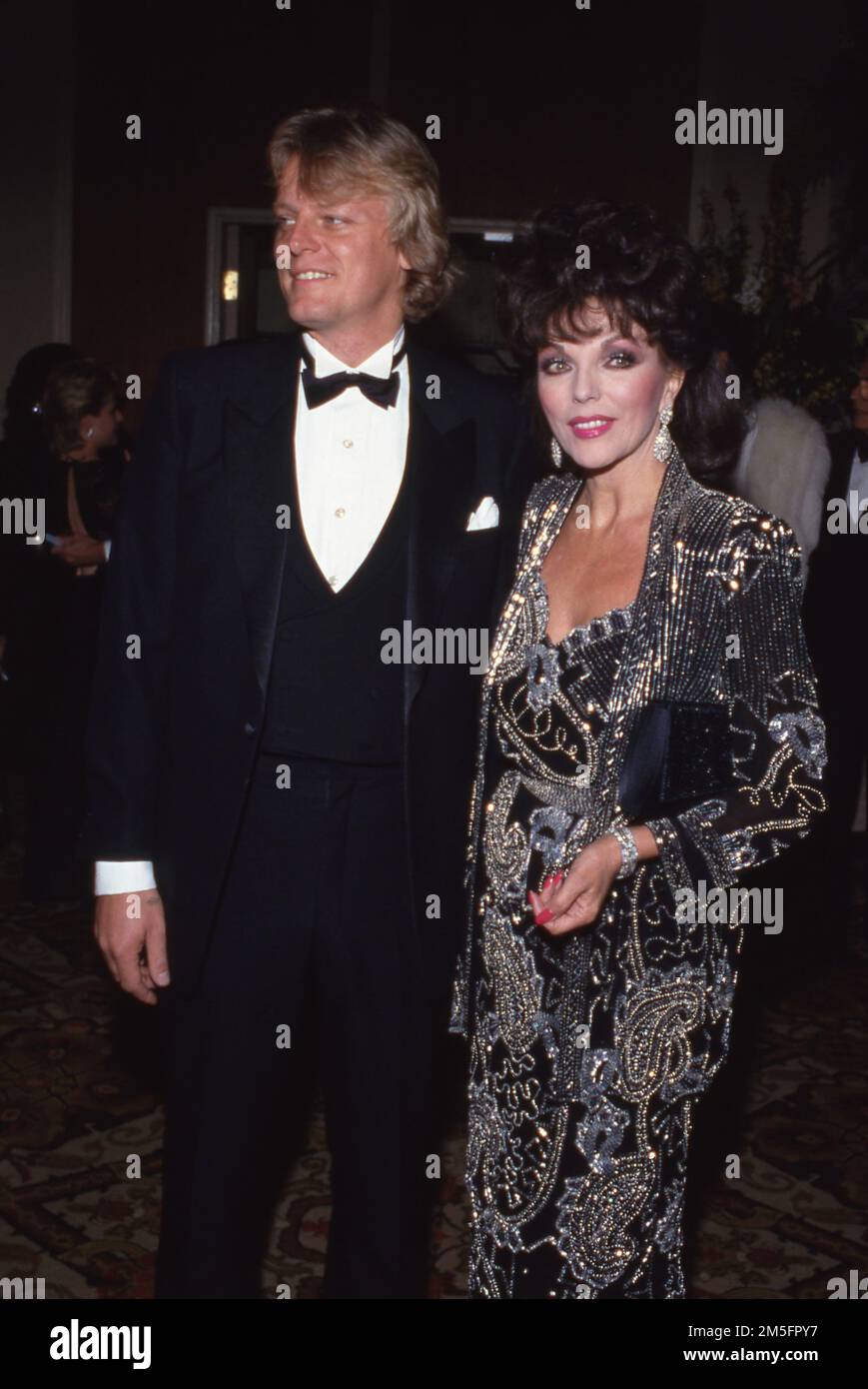 Joan collins 1985 hi-res stock photography and images - Alamy