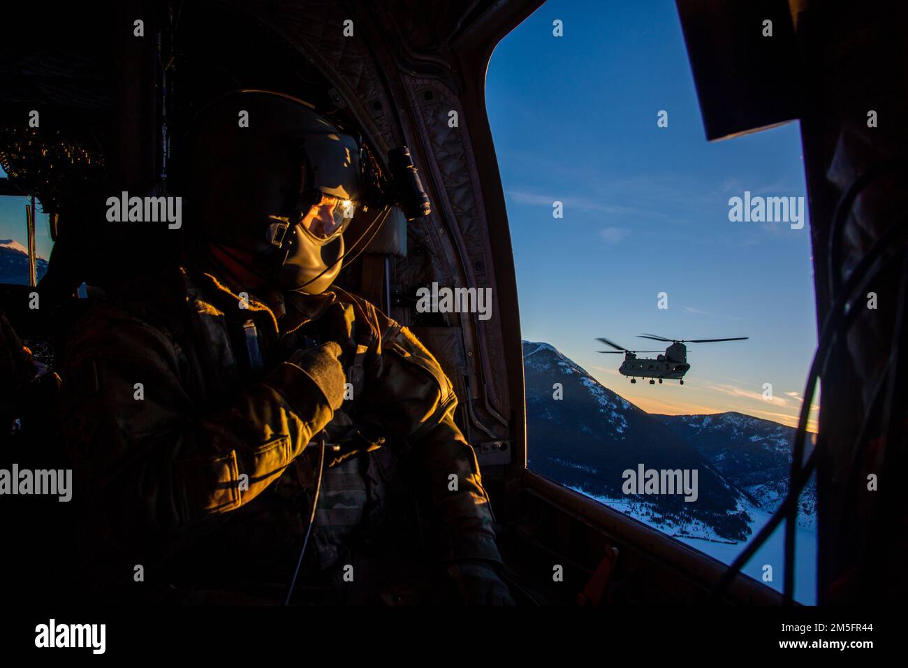 U.S. Army CH-47 Chinook crew chief assigned to 4th Infantry Division ...