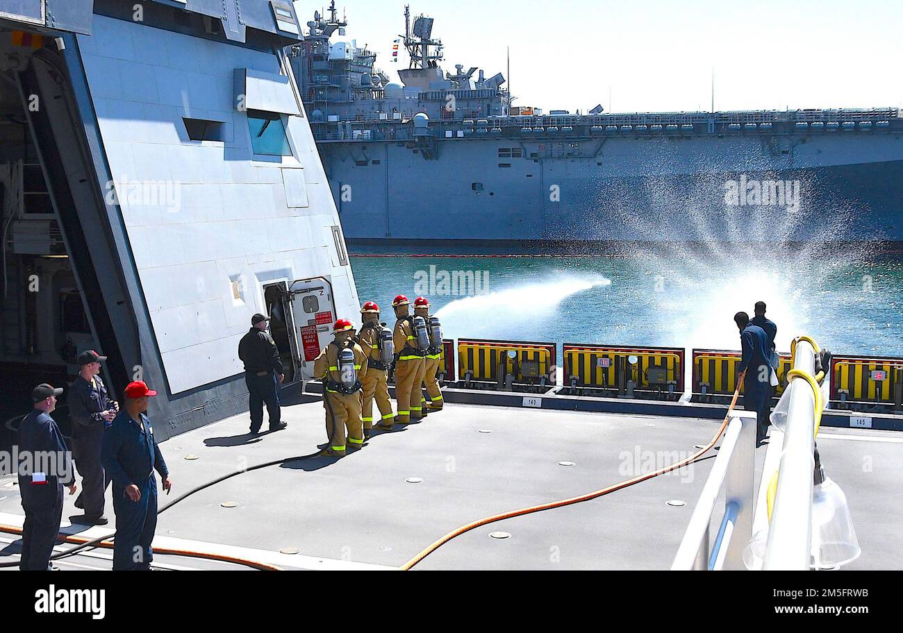 SAN DIEGO - The crew from USS Michael Monsoor (DDG 1001) docked at ...