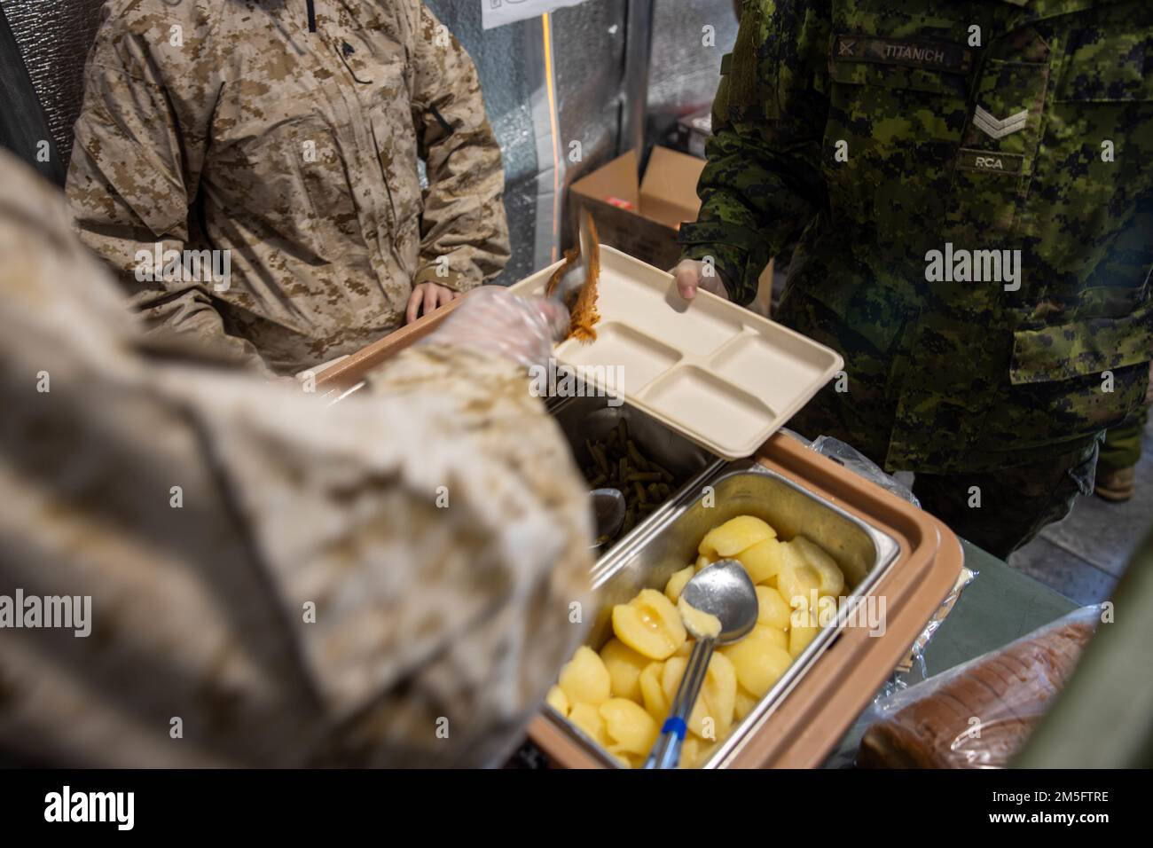 American soldiers lunch hi-res stock photography and images - Alamy
