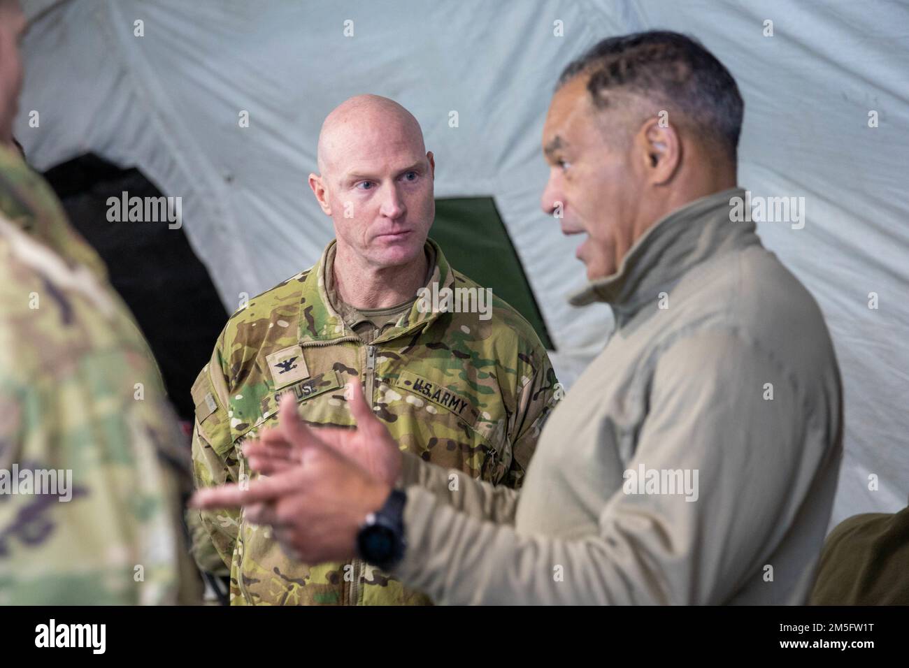 Gen. Michael Garrett, commanding general of U.S. Forces Command, meets ...