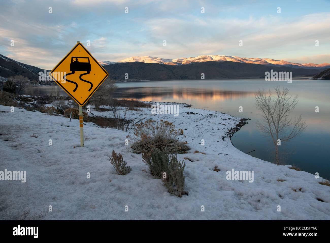 Topaz Lake sits on the state line between California and Nevada on U.S ...