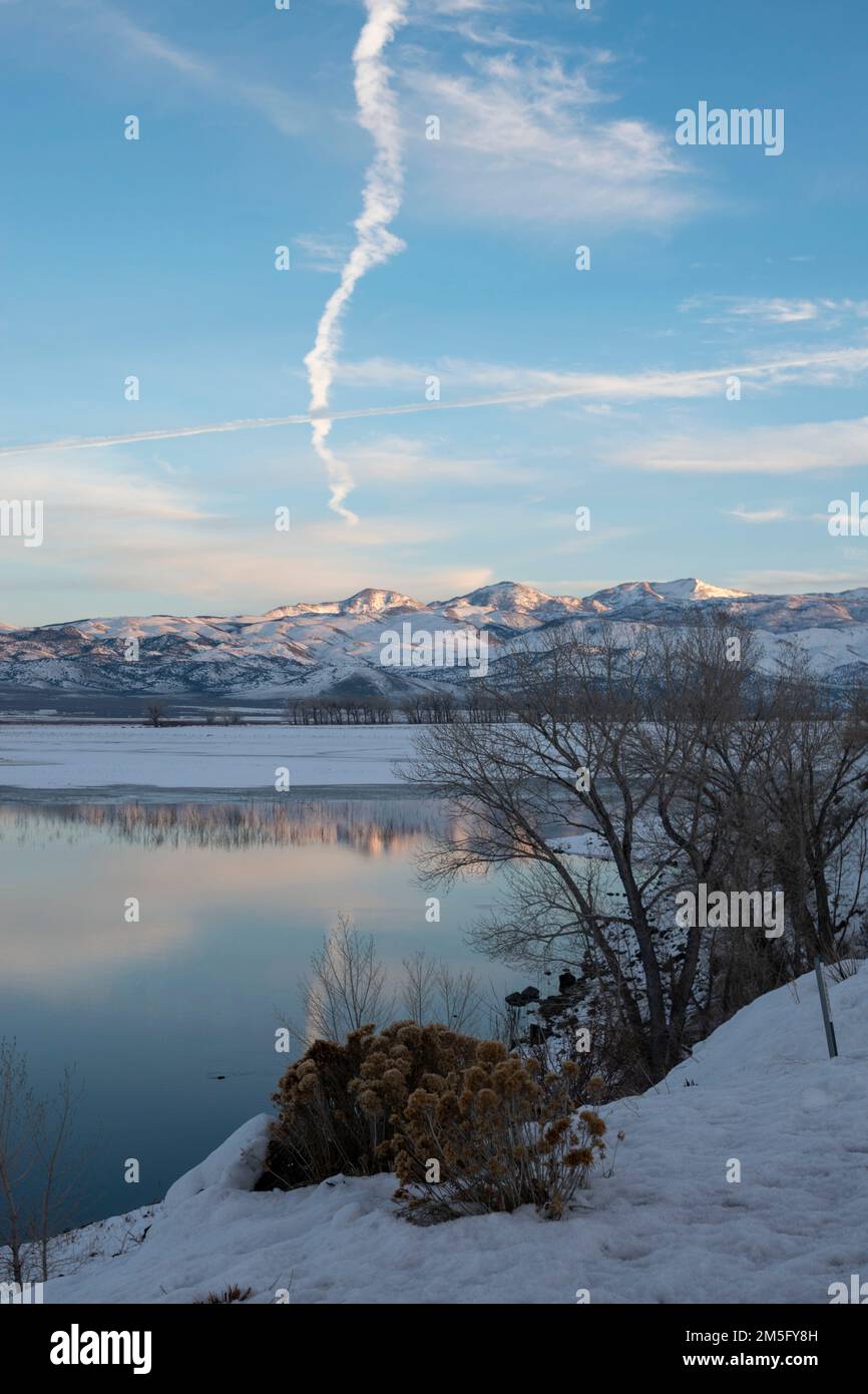 Topaz Lake sits on the state line between California and Nevada on U.S ...