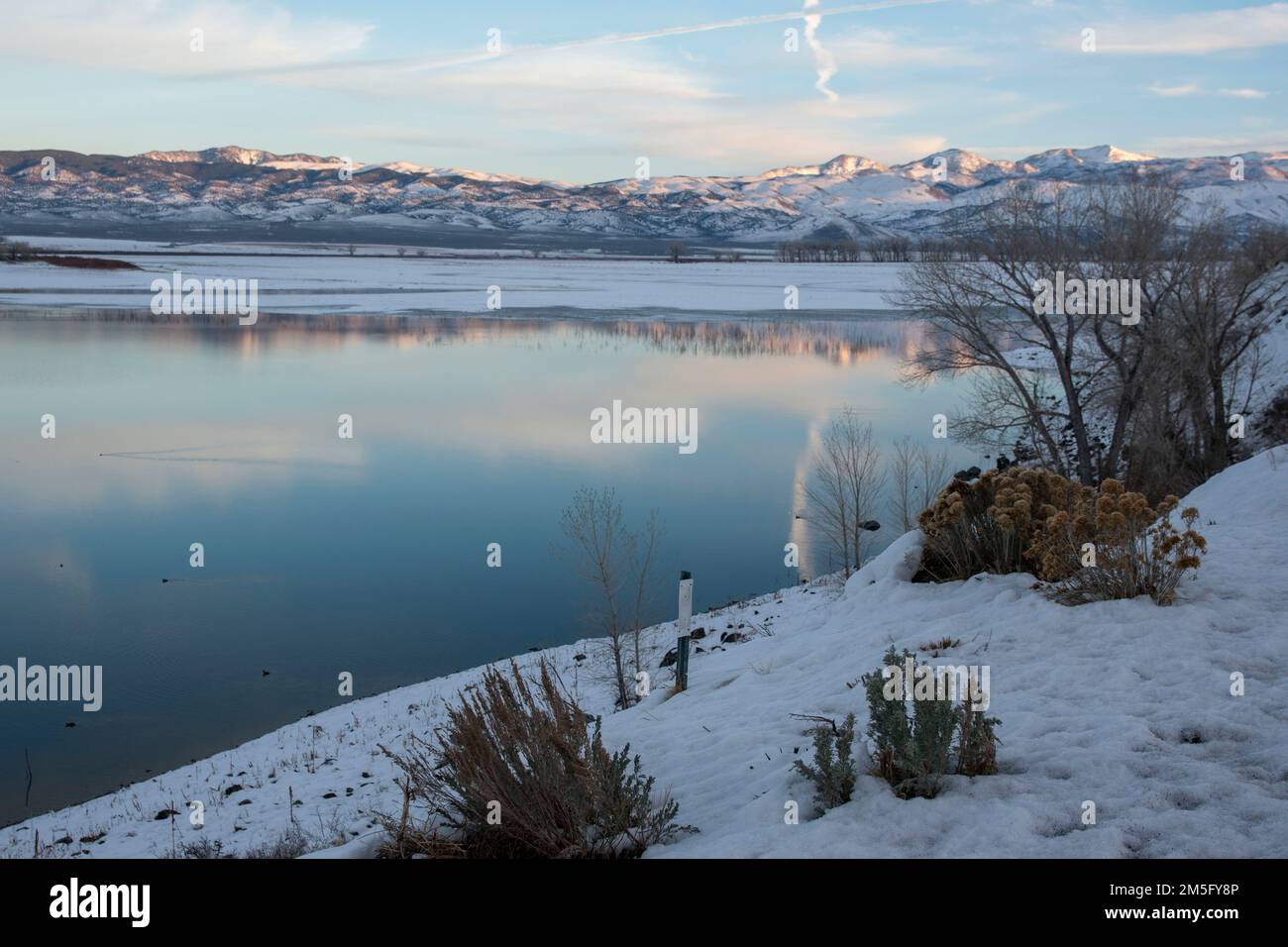 Topaz Lake sits on the state line between California and Nevada on U.S ...