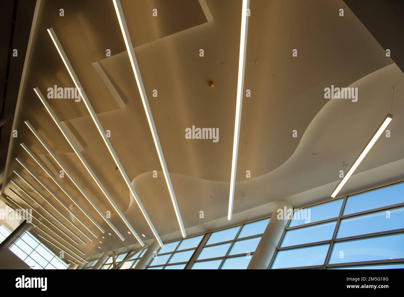 High ceiling architecture hi-res stock photography and images - Alamy