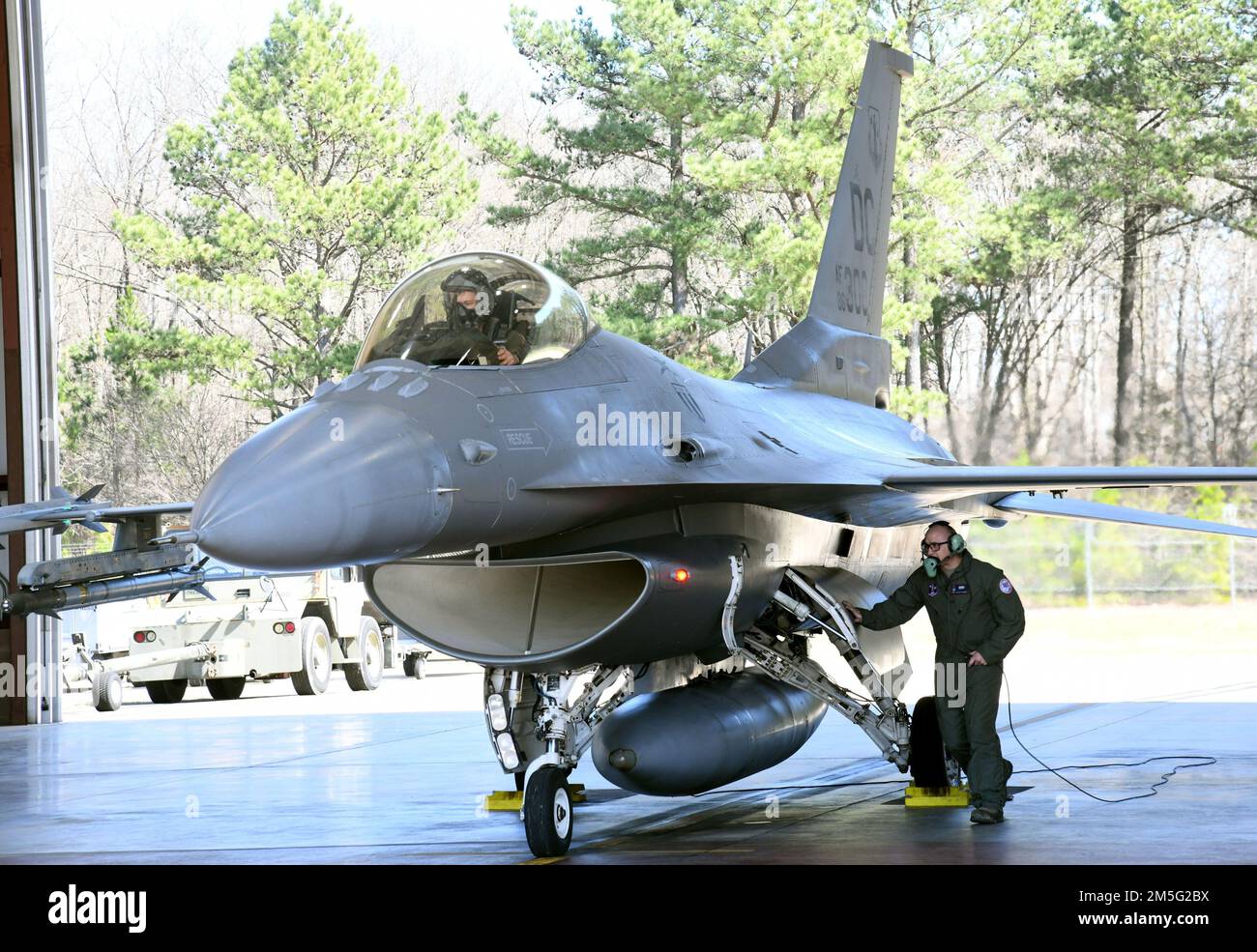 113th wing hi-res stock photography and images - Alamy