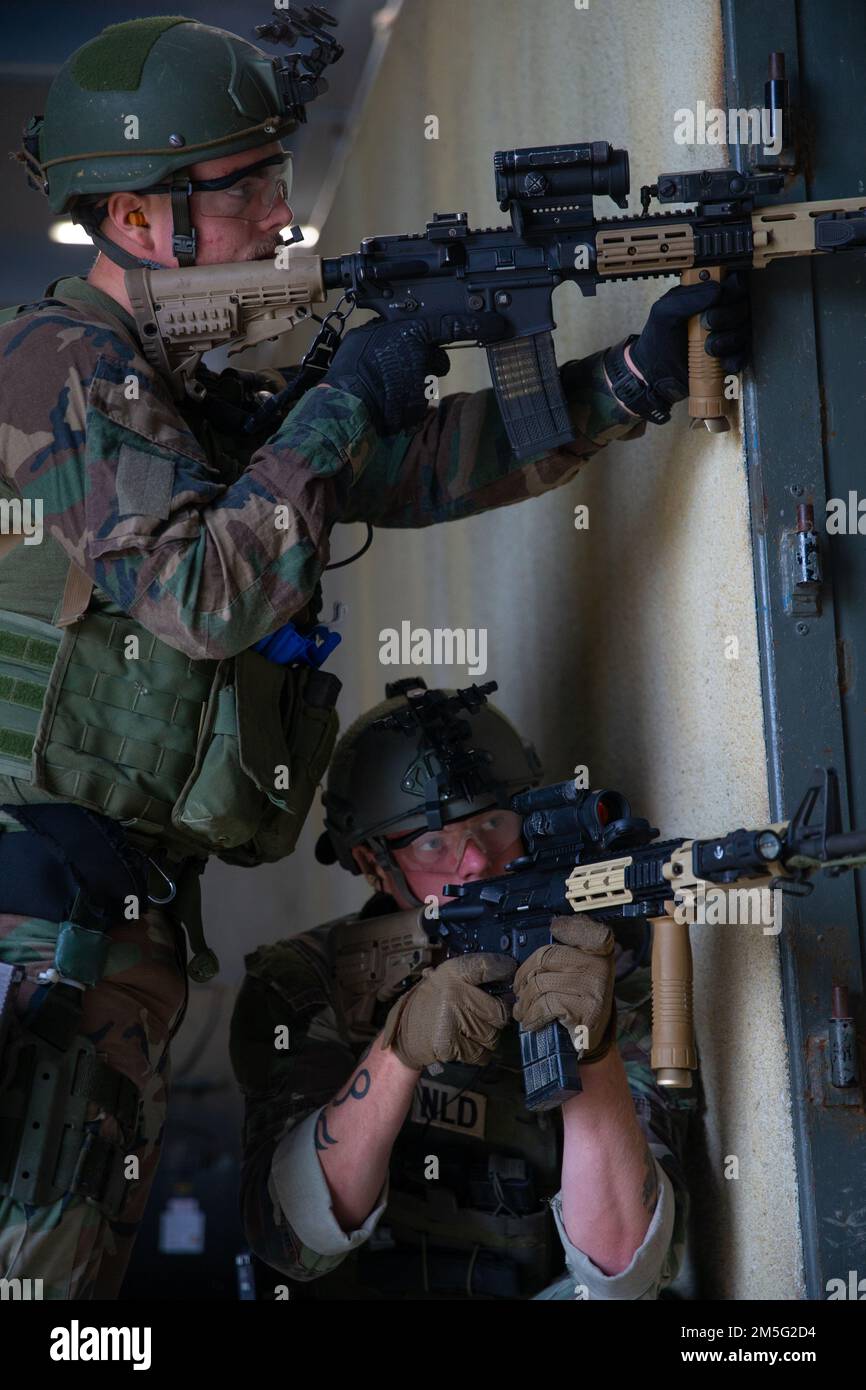 Dutch Marines with Marine Squadron Carib, Netherlands Marine Corps, set ...