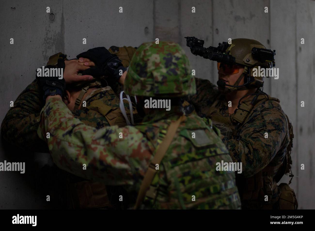 Detainee handling training hi-res stock photography and images - Alamy