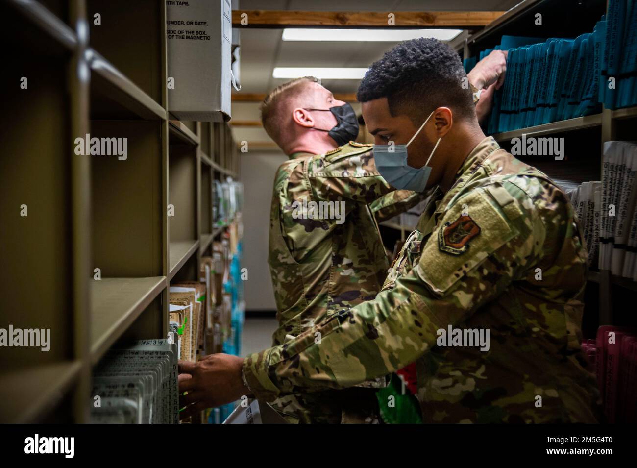 Military personnel prepare patient hi-res stock photography and images ...