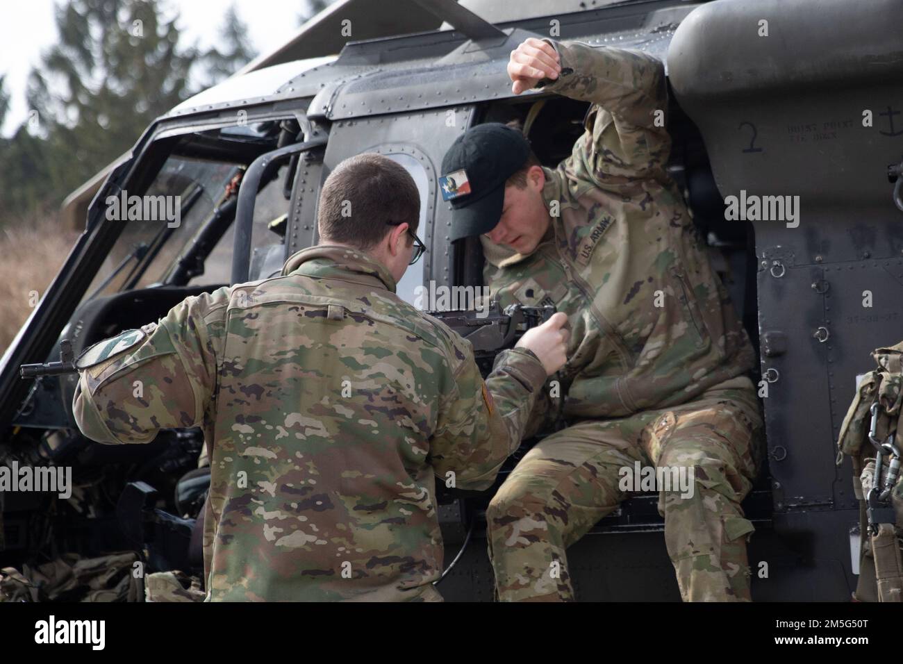 U.S. Army Soldiers prepare an M240H for the Alpha Company 2nd Battalion ...