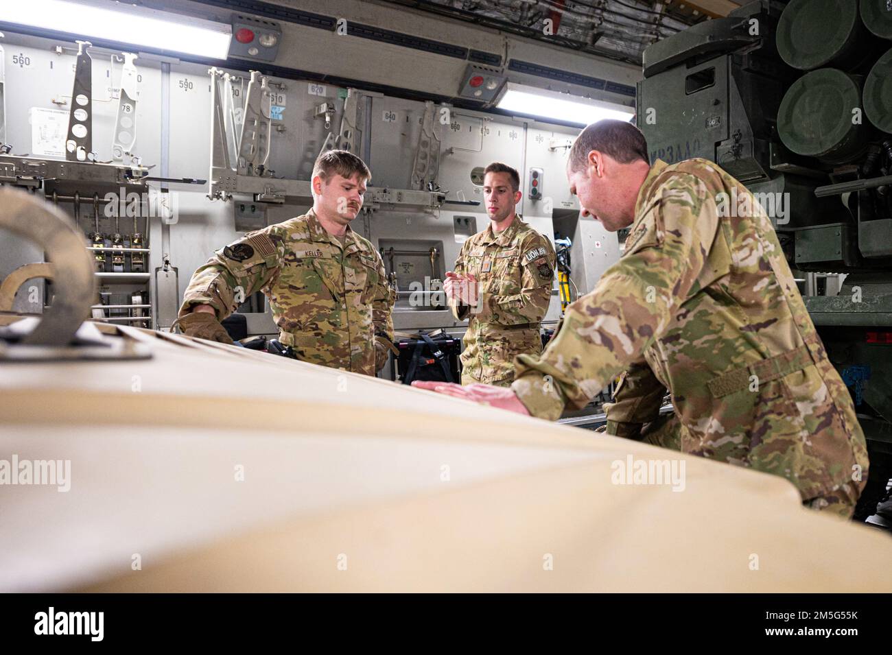 Members of the U.S. Army 3rd Battalion, 157th Field Artillery Regiment ...