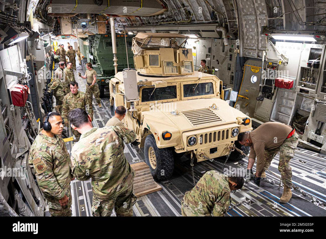 Members of the U.S. Army 3rd Battalion, 157th Field Artillery Regiment ...