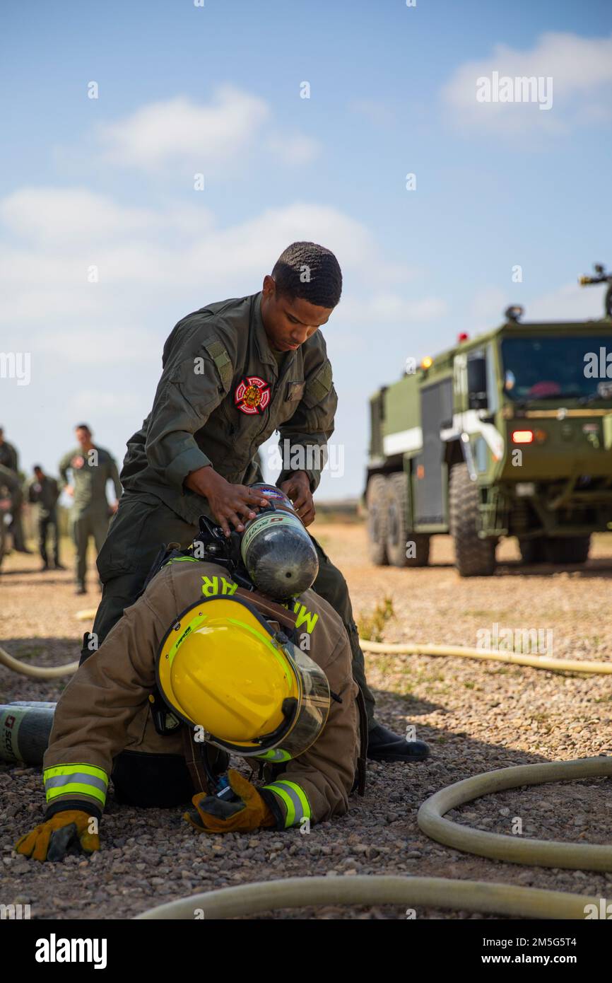 Aircraft rescue and fire fighting marines hi-res stock photography and ...