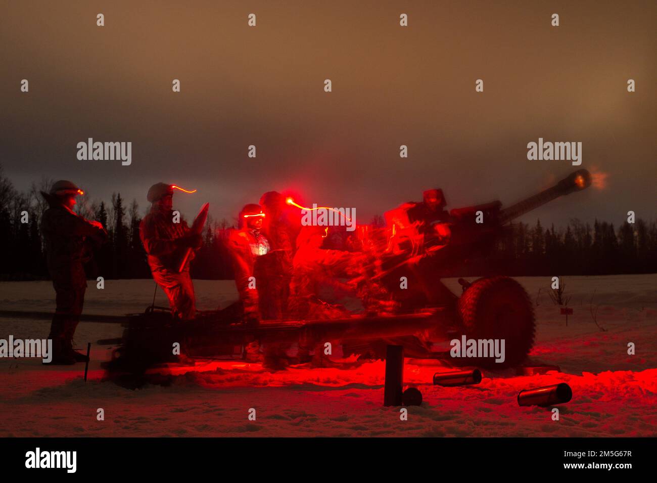 U.S. Army paratroopers assigned to Bravo Battery, 2nd Battalion, 377th ...