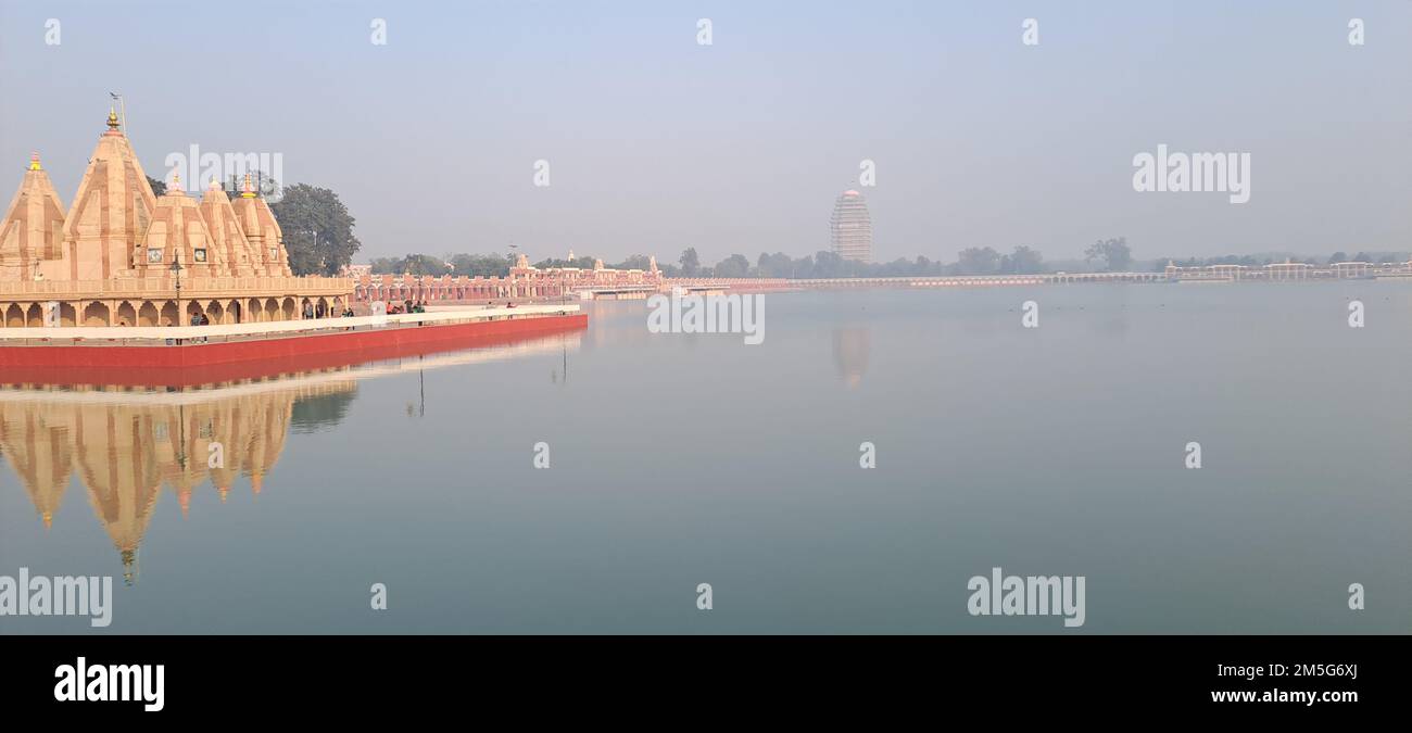 Shri Sarveshwar Mahadev Temple at Brahma Sarovar in Kurukshetra ...