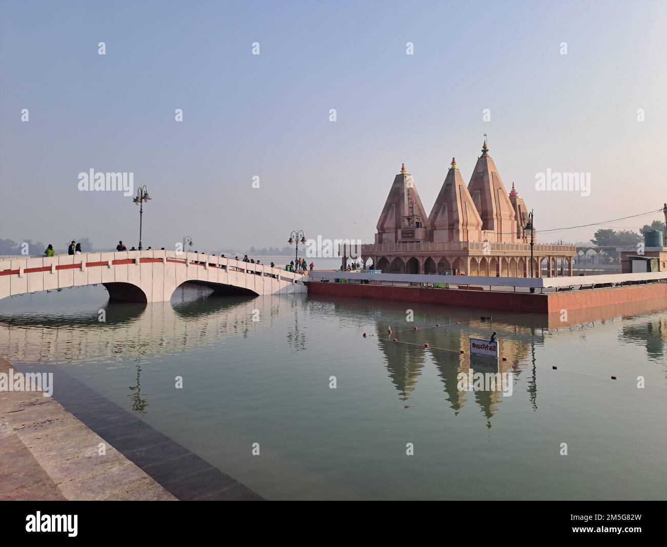 Shri Sarveshwar Mahadev Temple at Brahma Sarovar in Kurukshetra, Haryana, India Stock Photo - Alamy