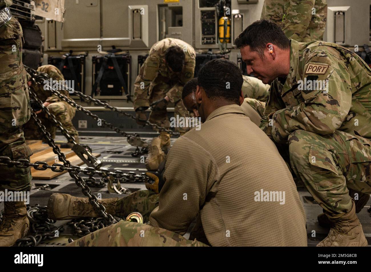 Abrams m1a2 and soldiers hi-res stock photography and images - Alamy