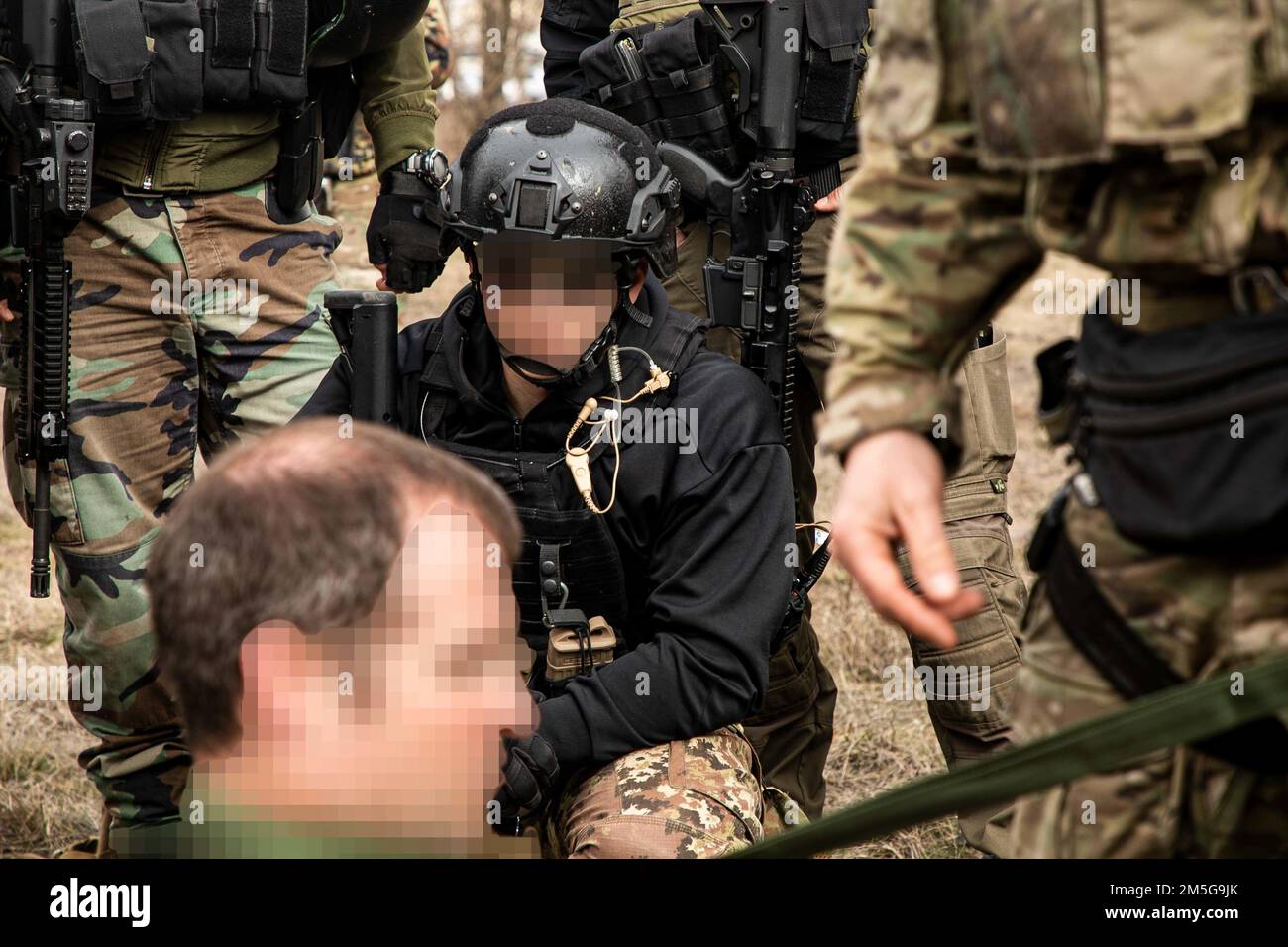Members of 10th Special Forces Group demonstrate casualty ...
