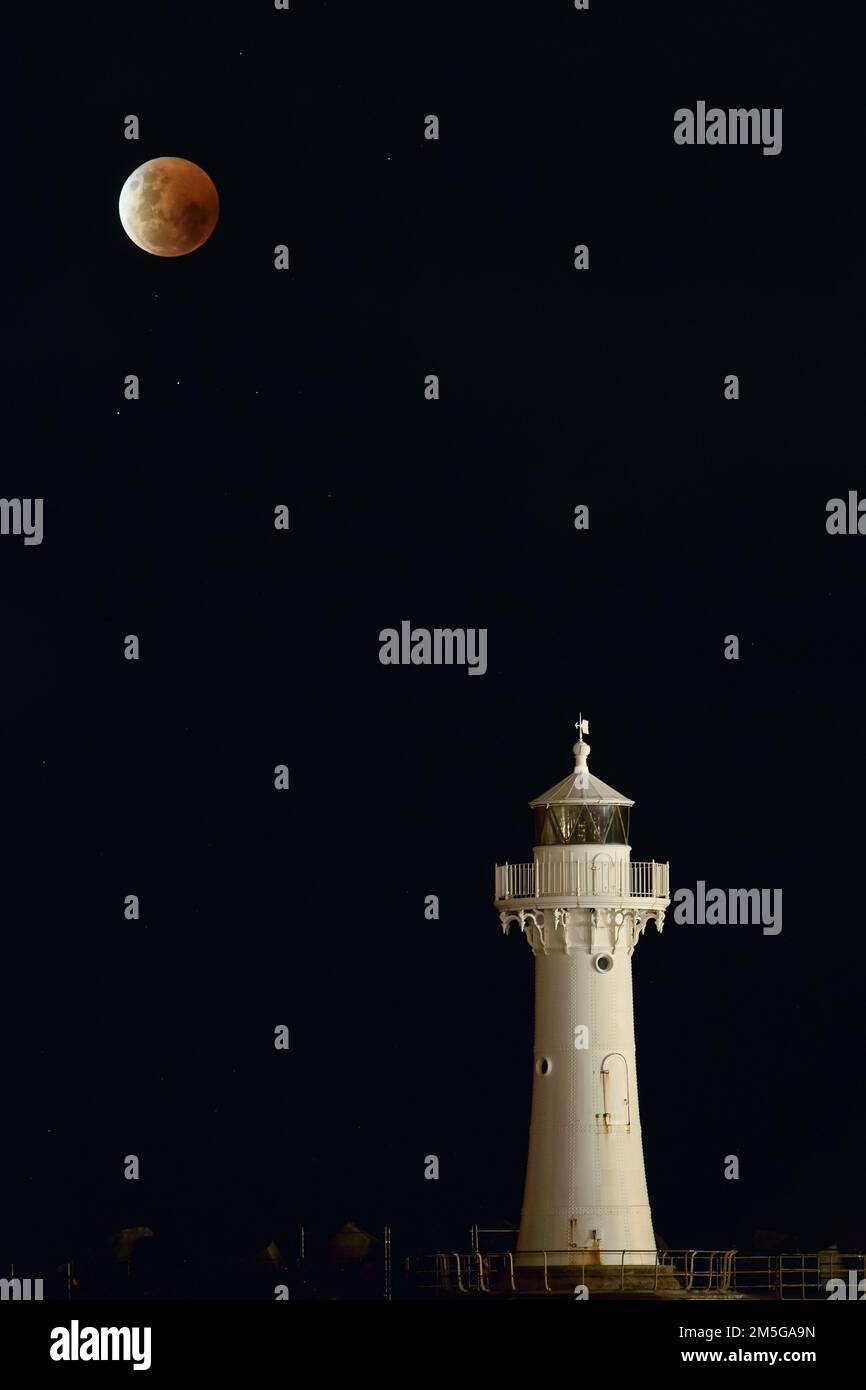 Luner Eclipse seen from Wollongong harbour on the 8th of November 2022 ...